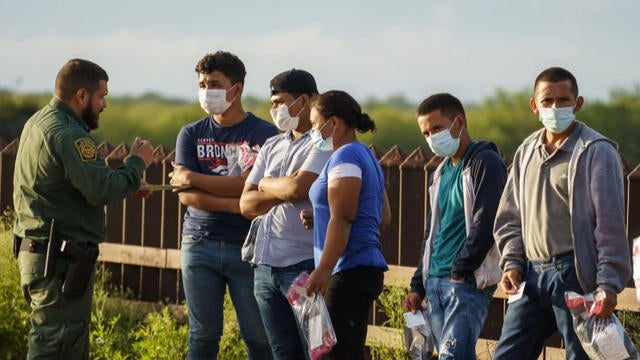 ICE ramps up vaccination of immigrants in U.S. custody, but thousands ...