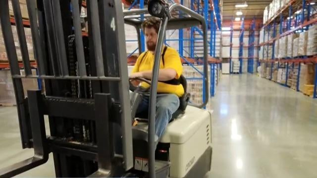 A shelter is going beyond basic needs, giving homeless people job ...