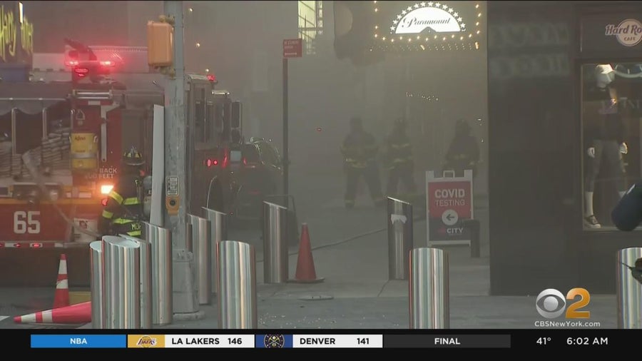 Manhole explosion sends people into panic in Times Square - CBS New York