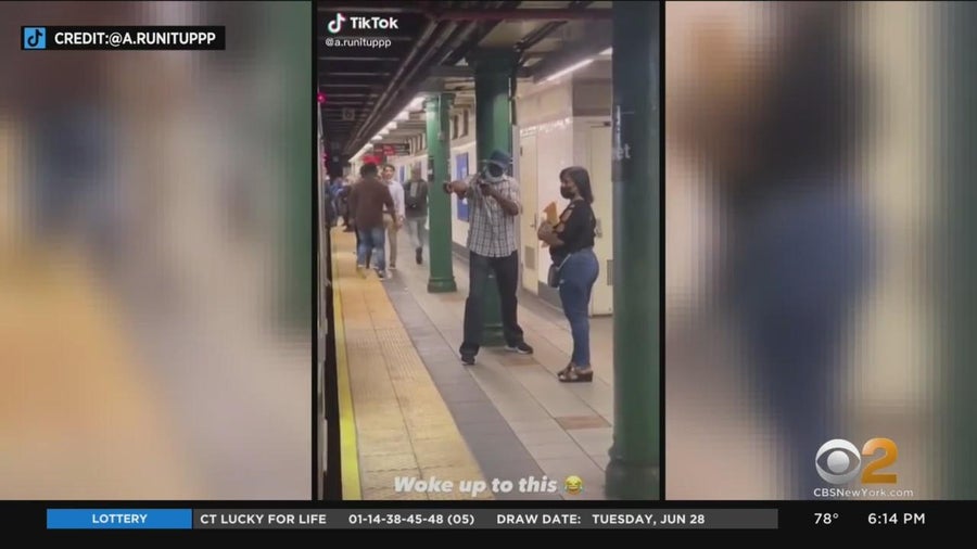 Video of man pulling out gun inside Manhattan subway station sparks ...