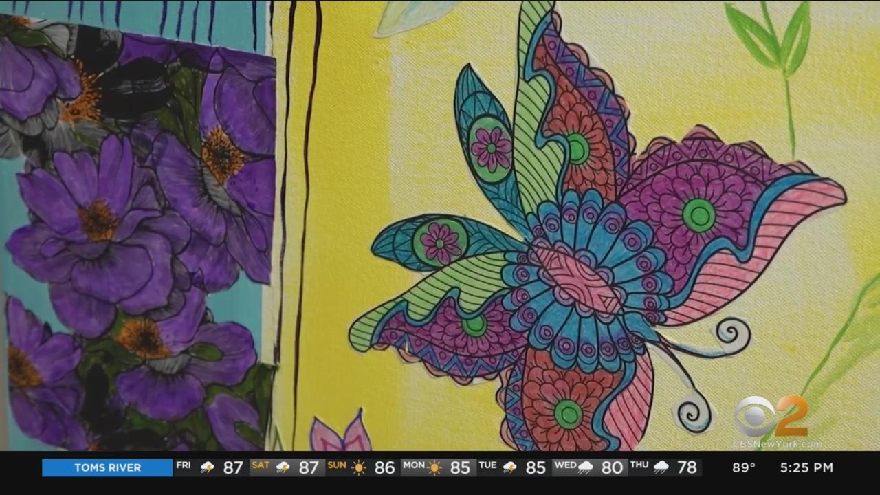 Murals at NYCHA senior center reflect resident resilience - CBS New York