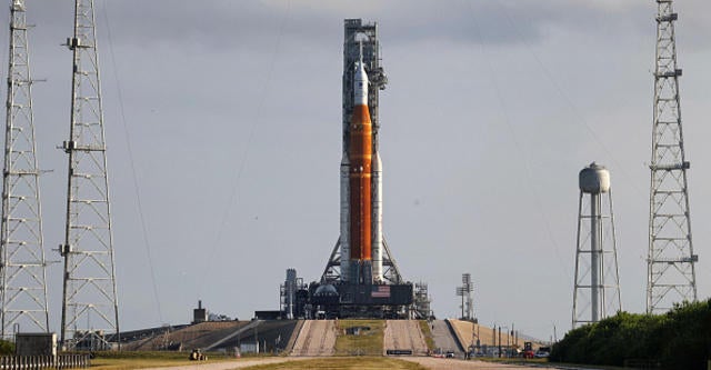 Two astrophotographers have captured "the most ridiculously detailed" photo of the moon - CBS News