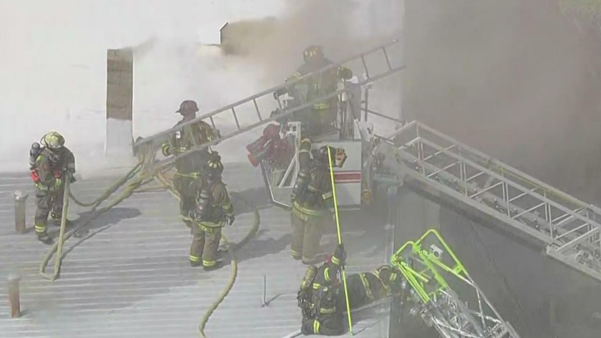 Massive fire sweeps through building in downtown Mendota - CBS Chicago