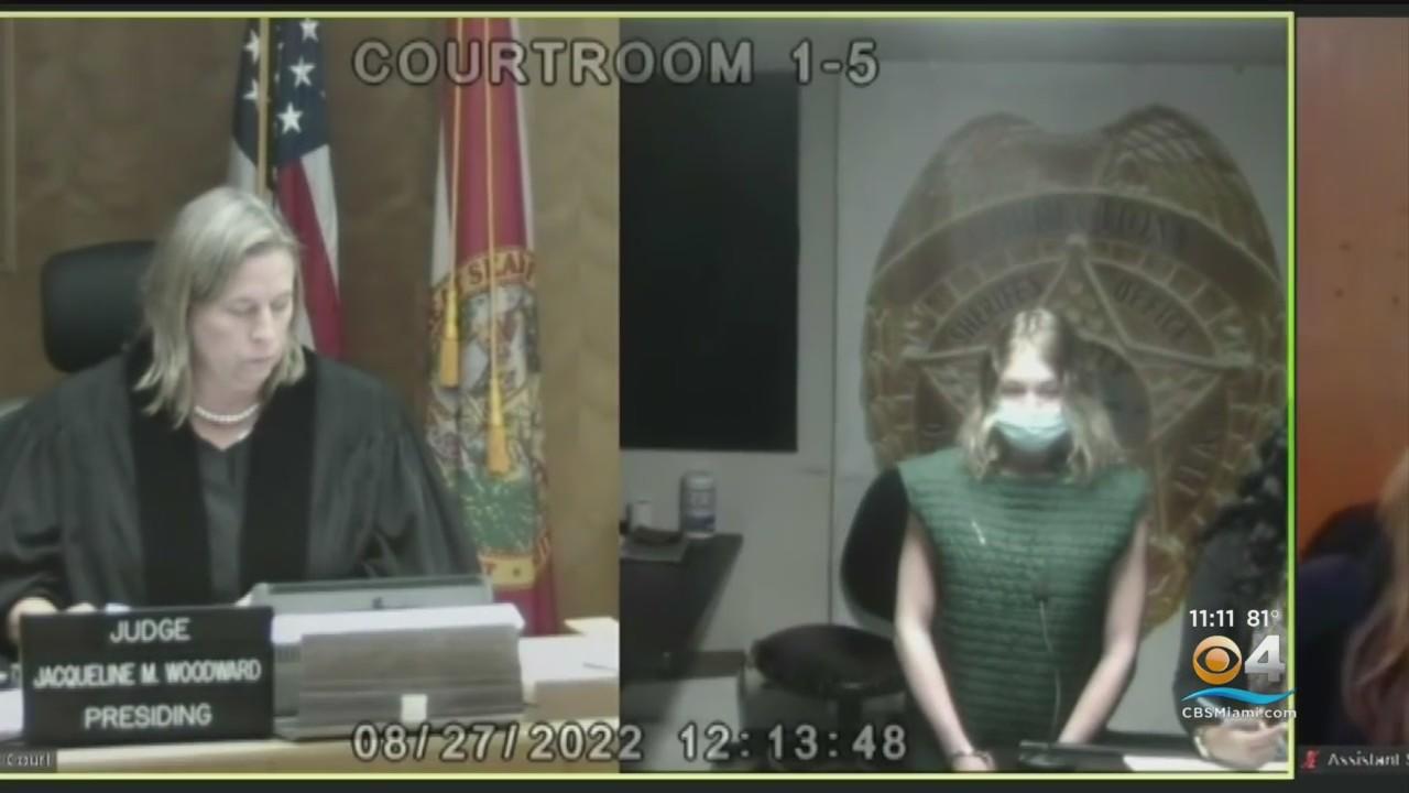 Facing murder charge, Instagram model Courtney Clenney appears in bond ...