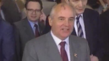 Mikhail Gorbachev, last leader of the Soviet Union, dies at 91 - CBS News