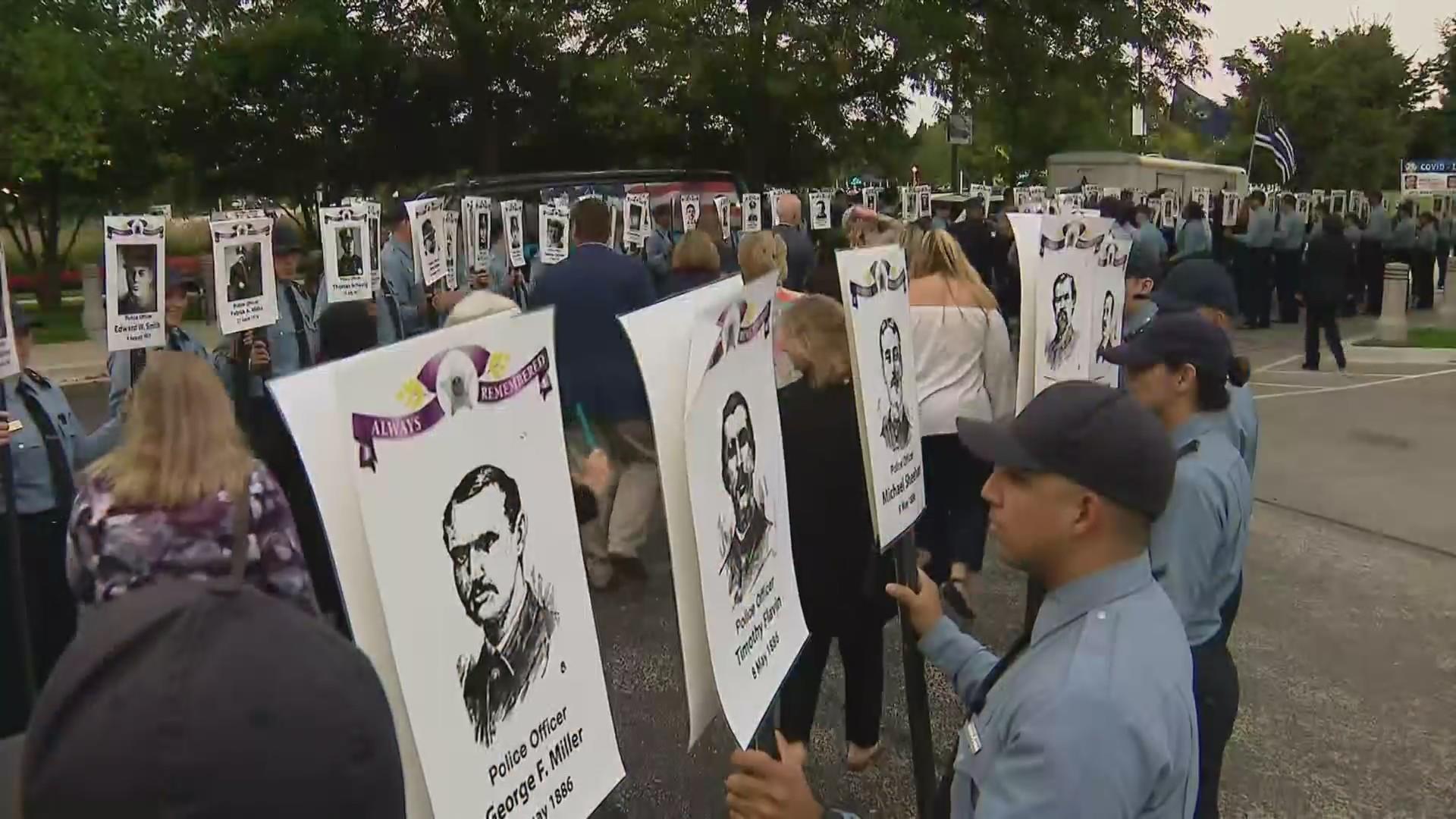 Gold Star Families gather as city honors Chicago Police officers who ...