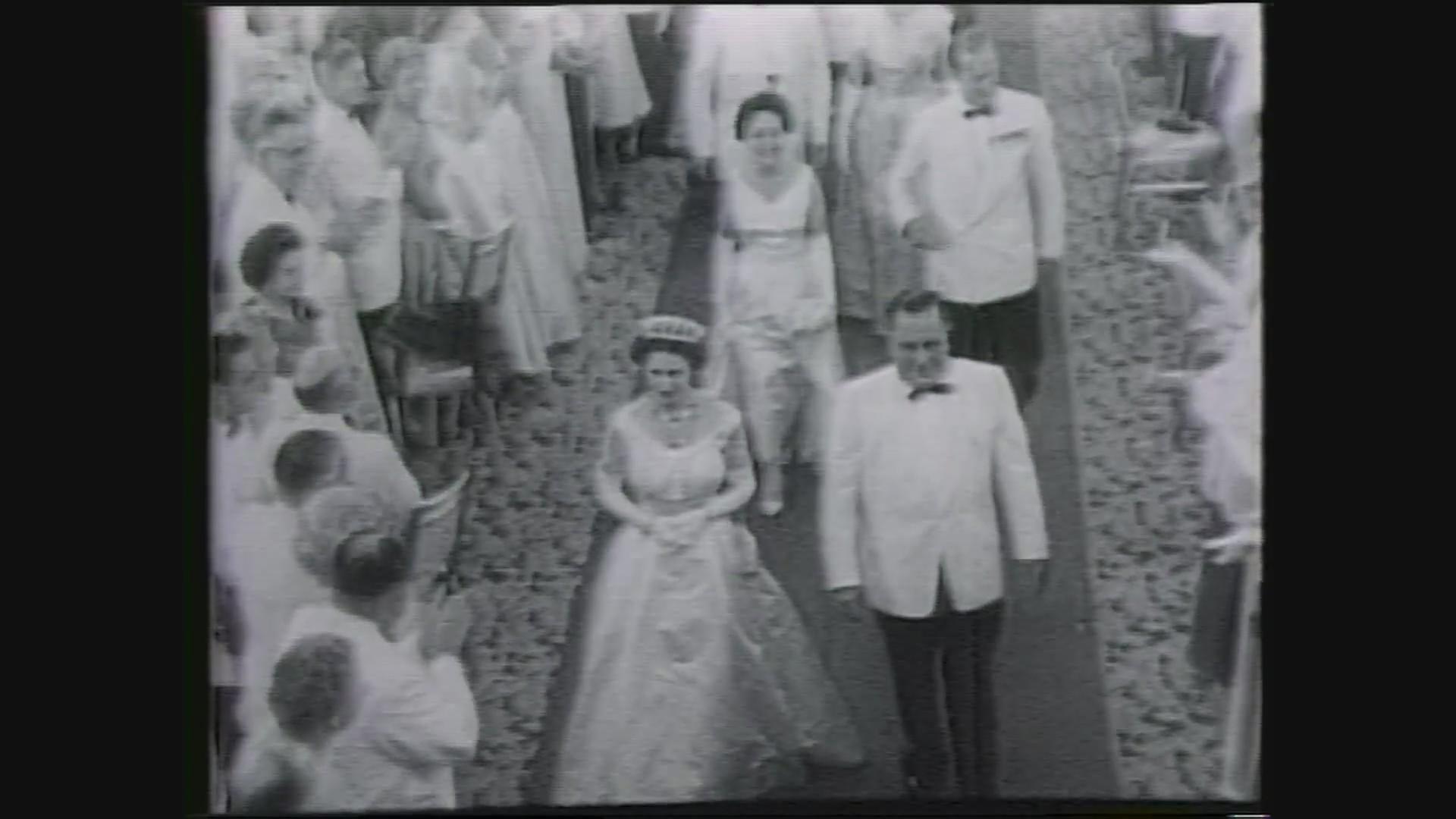 Historian recounts Queen Elizabeth II's 1959 visit to Chicago - CBS Chicago