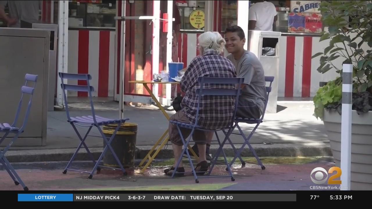 Downtown Brooklyn sees more pedestrian seating installations - CBS New York