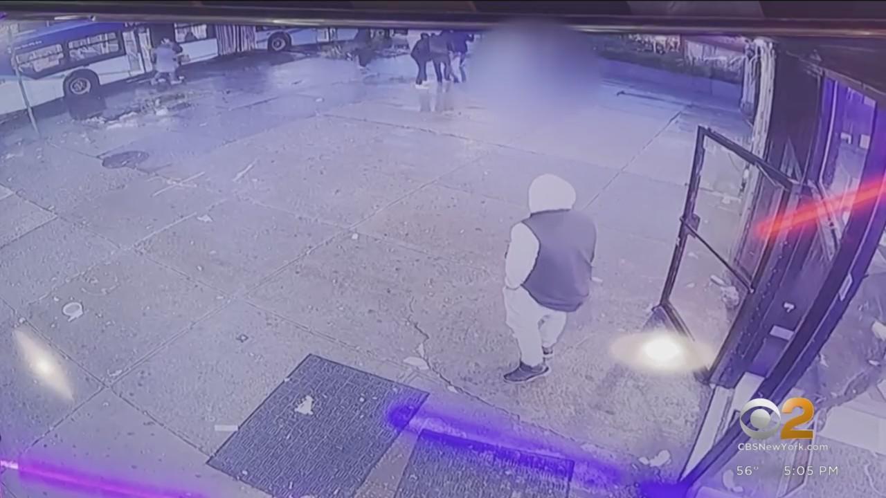 Video captures Harlem shooting that injured retired NYPD detective, 1 ...
