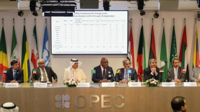 Leak detected in major pipeline that brings Russian oil to Germany ...