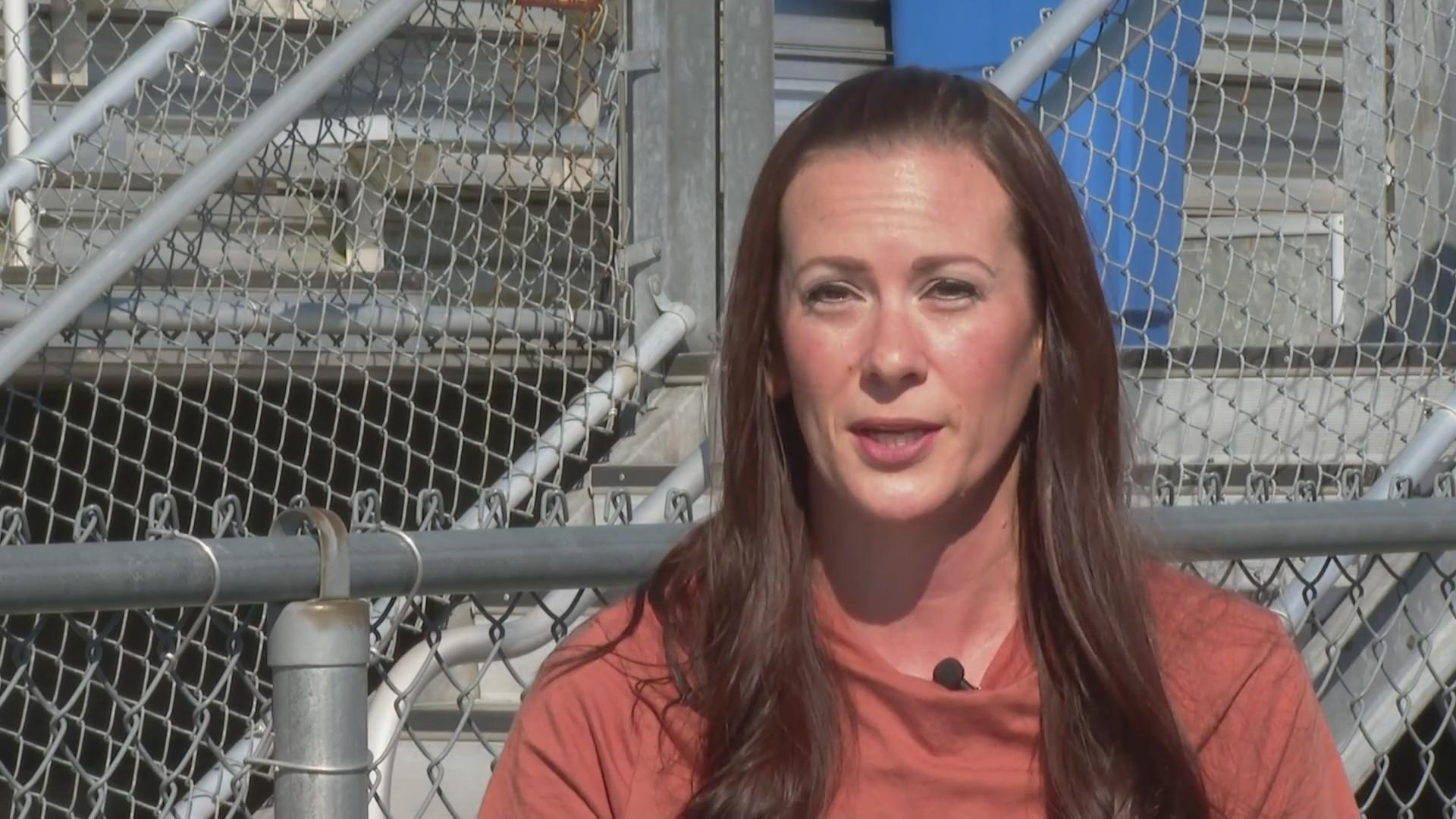 Laura Brown runs Chicago Marathon for her children, both of whom have ...