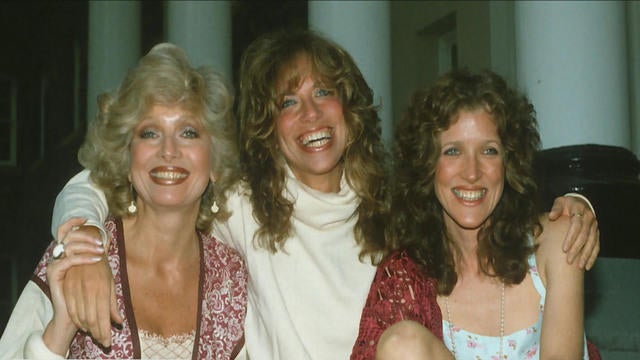 Carly Simon pays tribute to sisters who died of cancer one day apart ...