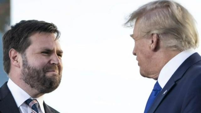 Chief Justice John Roberts temporarily blocks House Democrats from getting Trump tax records ...