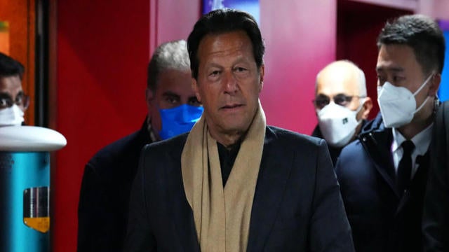 Imran Khan, former Pakistan leader and cricket star, shot in "clear assassination attempt" - CBS ...