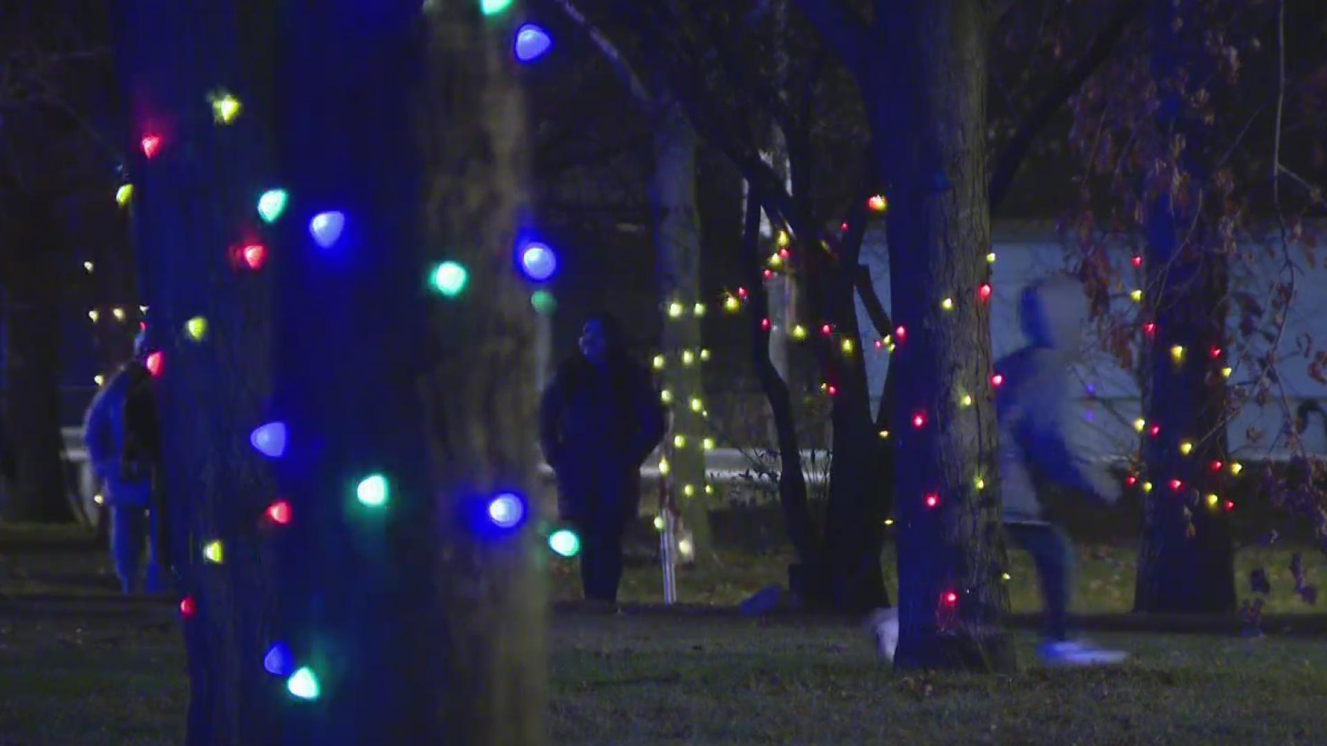 Light Up Lawndale brings holiday spirit to West Side - CBS Chicago