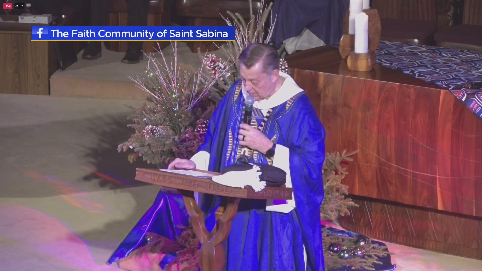 Father Michael Pfleger returns to pulpit at St. Sabina - CBS Chicago
