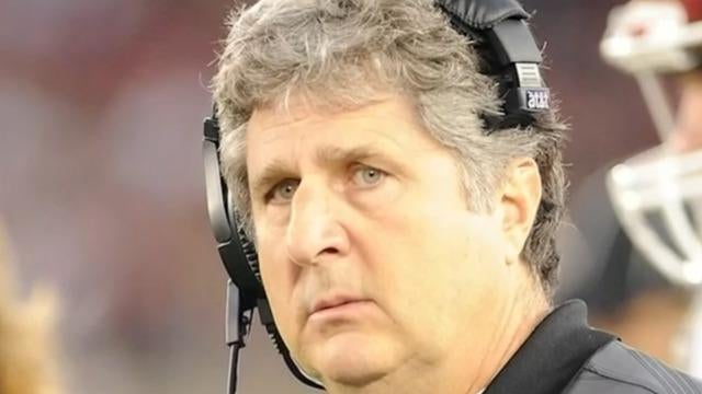 Mississippi State football coach Mike Leach dies at 61 - CBS News