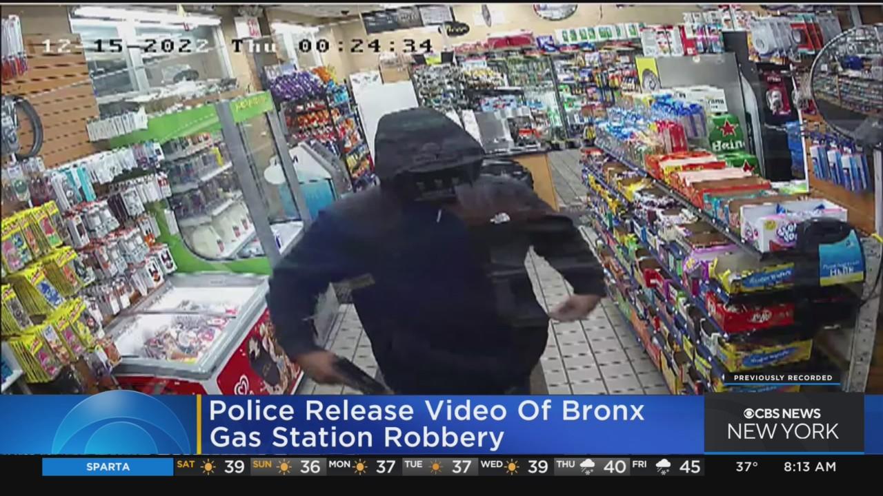 Video shows suspects in gunpoint robbery at Bronx gas station - CBS New ...
