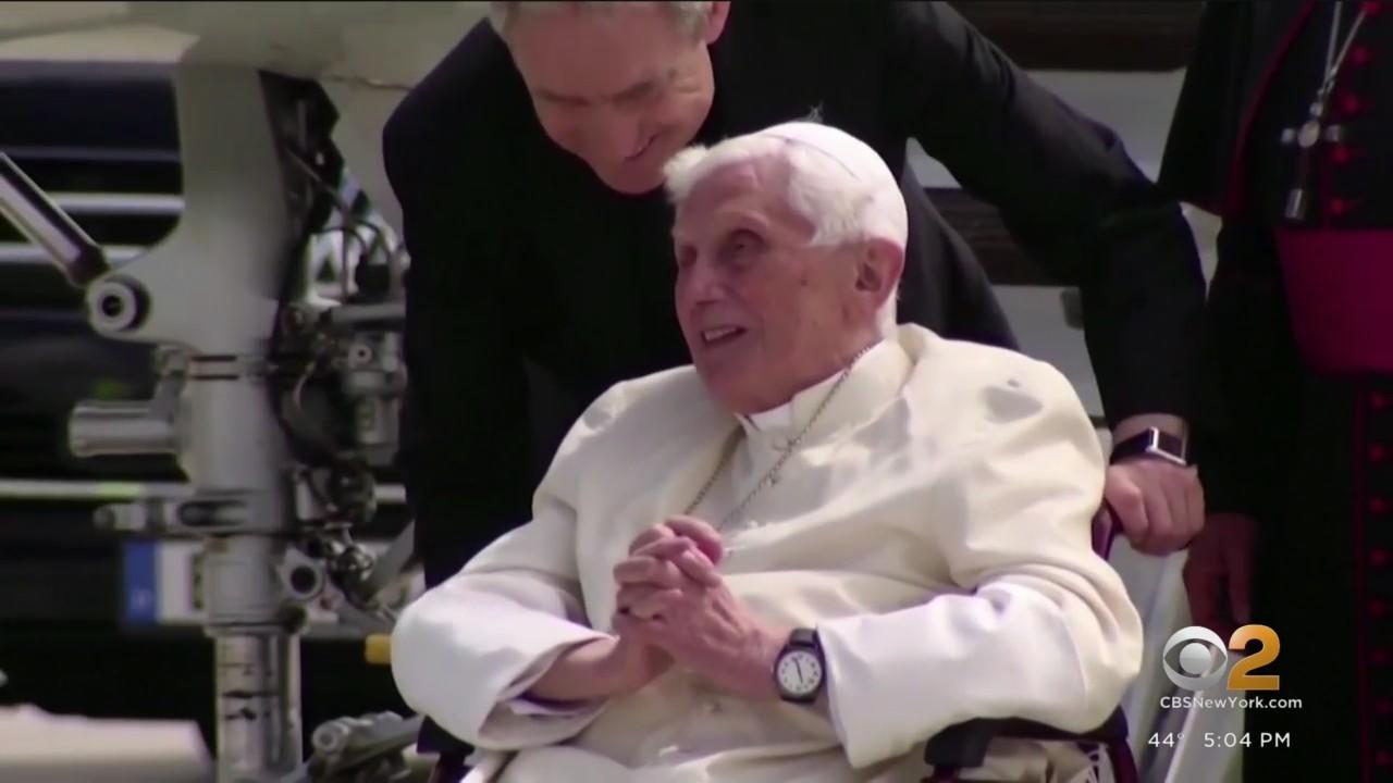 New Yorkers join millions around the world praying for Pope Emeritus ...