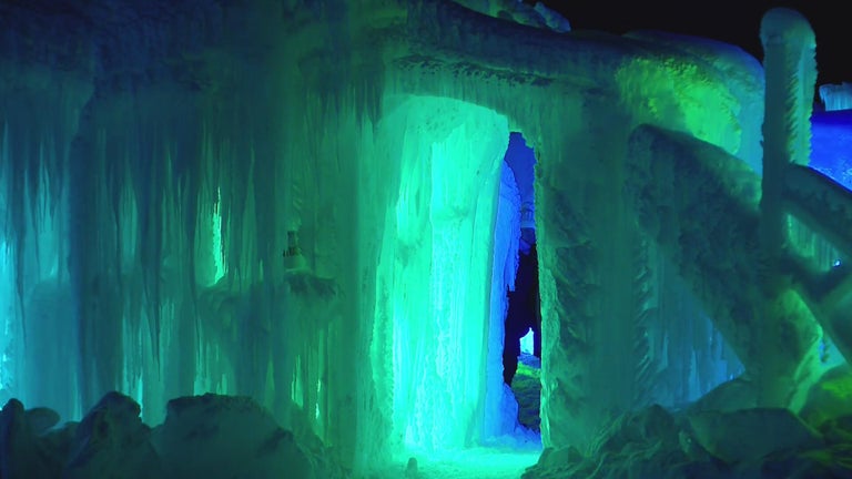 Ice Palace wowing crowds at Delano winery - CBS Minnesota