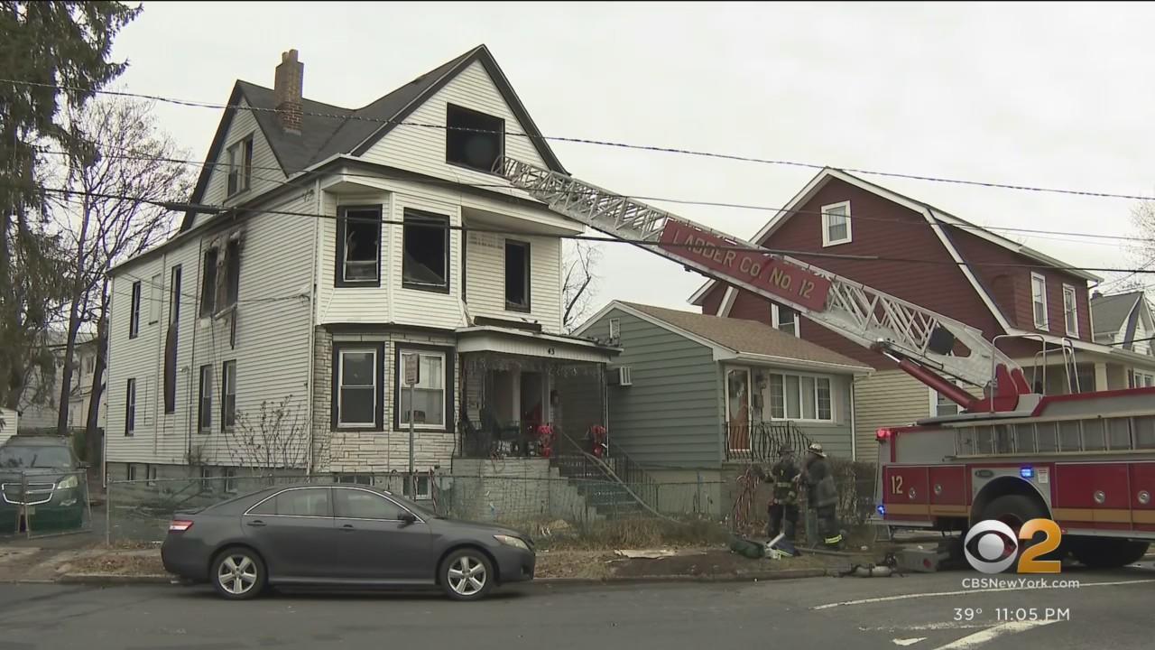 Child, firefighter among 4 hurt in Newark house fire - CBS New York