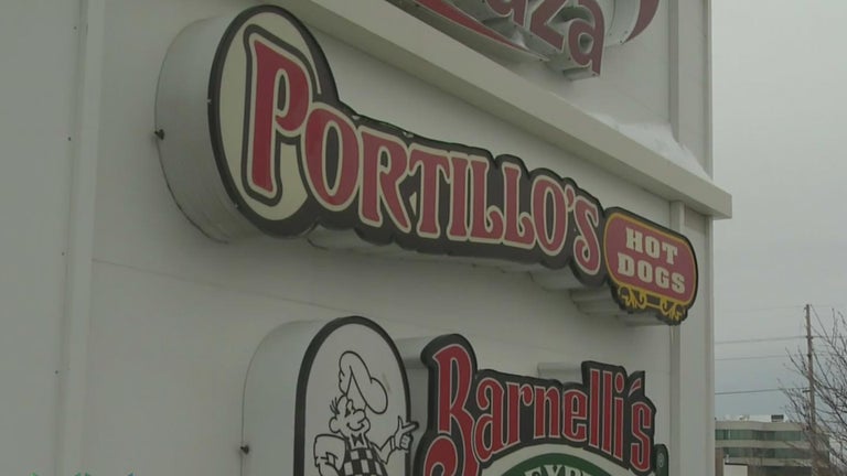 Portillo's only accepting debit or credit card at drive-thru - CBS Chicago