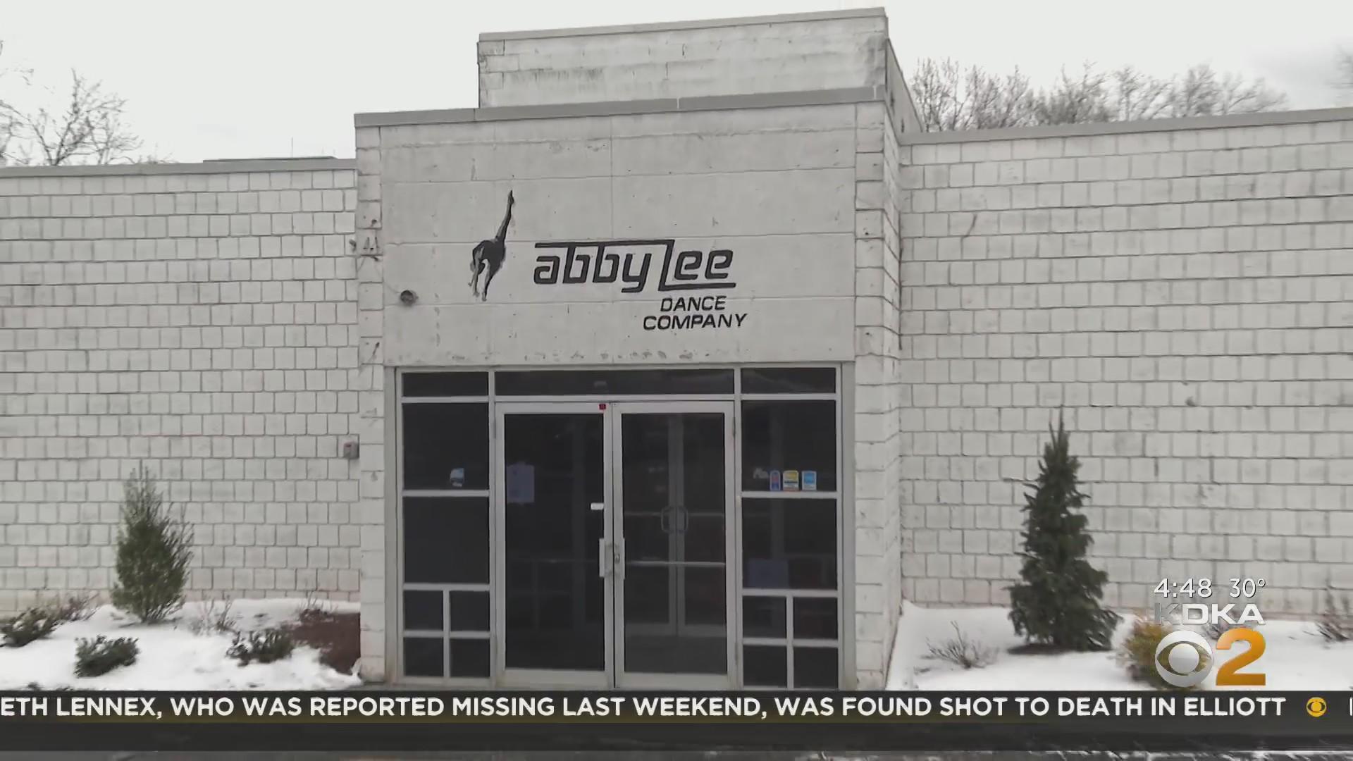 Abby Lee Miller auctioning off items from famed 'Dance Moms' studio in ...