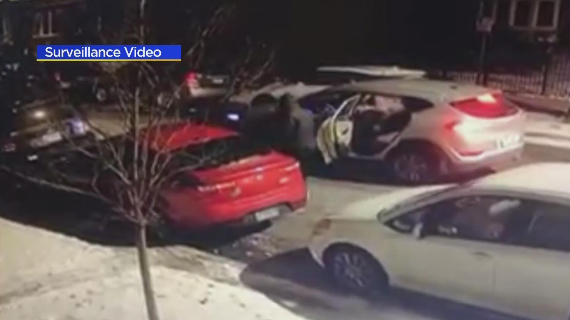 Video shows men being robbed at gunpoint in Humboldt Park - CBS Chicago