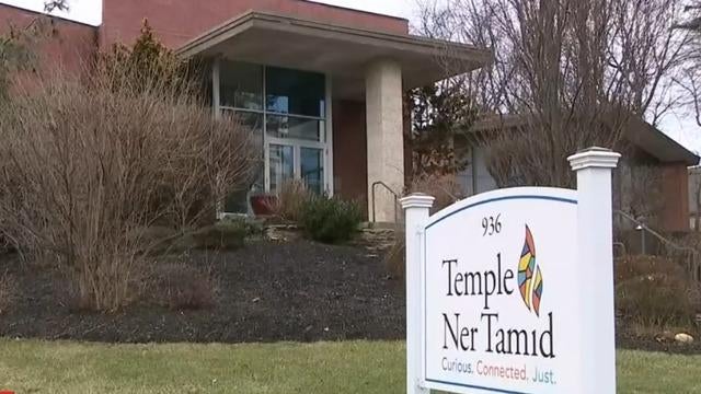 Suspect in custody for throwing Molotov cocktail at New Jersey synagogue - CBS News