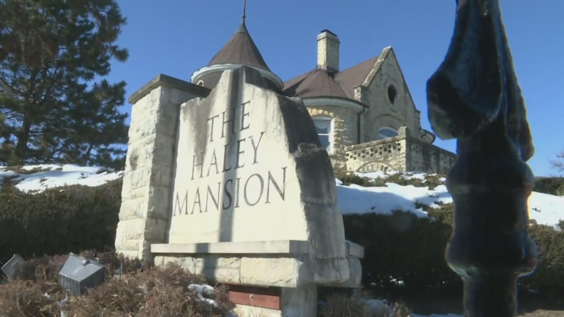 Couple hopes to keep Haley Mansion wedding date after fire - CBS Chicago