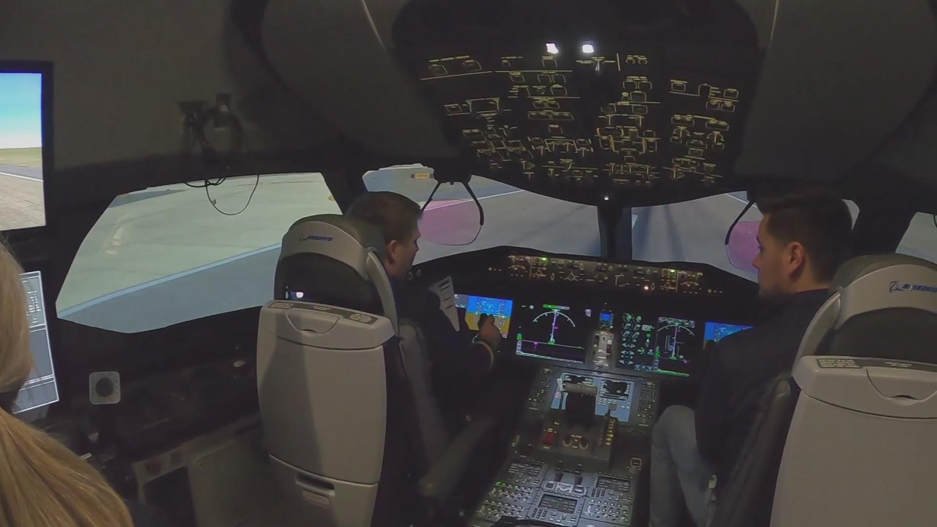 United Airlines unveils $25 million Boeing 787 simulator, plans to hire 1,800 Coloradans by 2024 ...