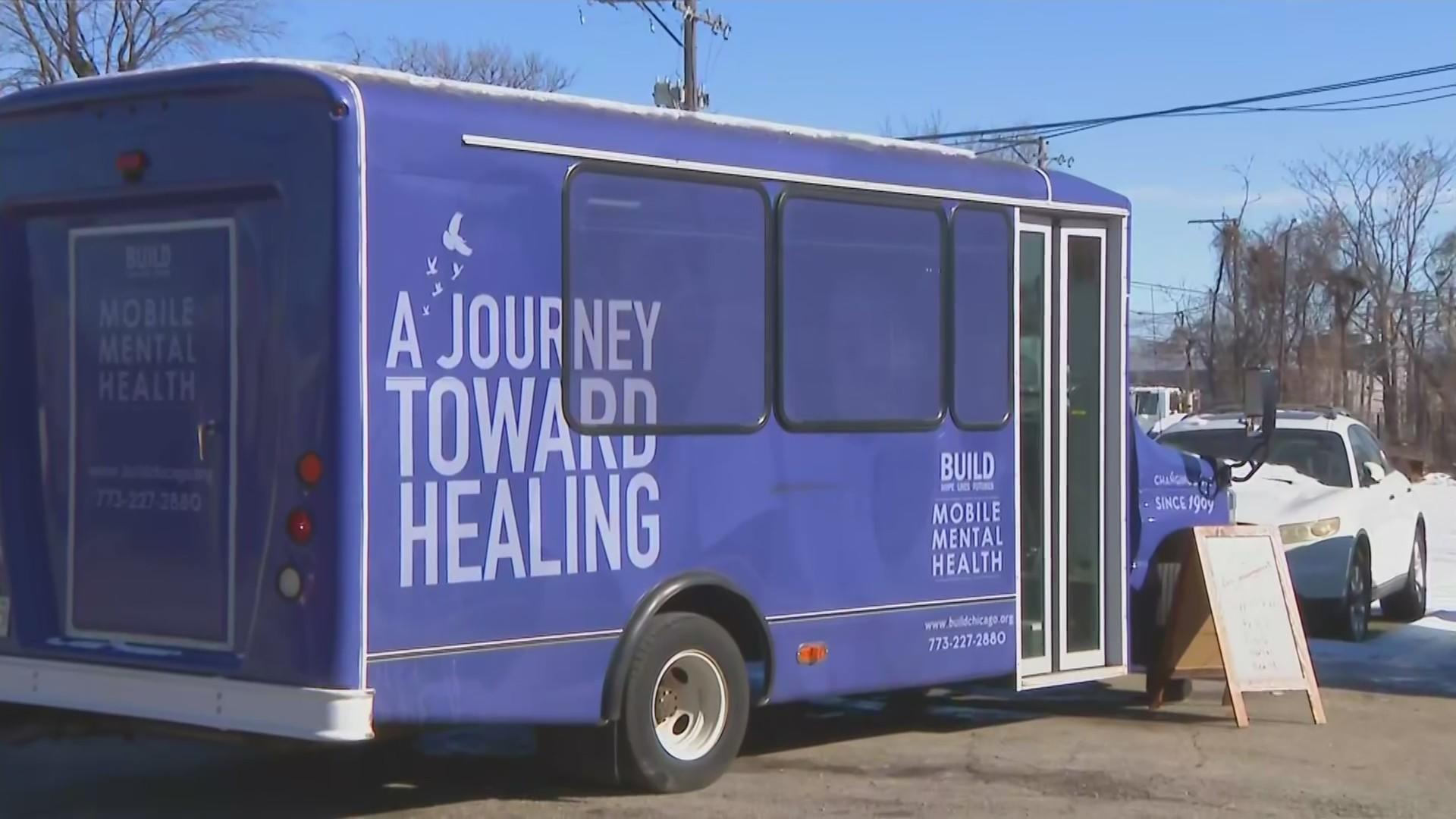 Chicago group brings Mobile Mental Health bus to residents - CBS Chicago