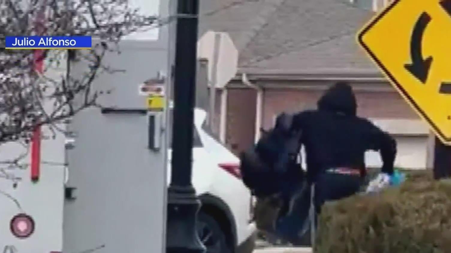 Orland Park Police investigate armed robbery of armored car - CBS Chicago