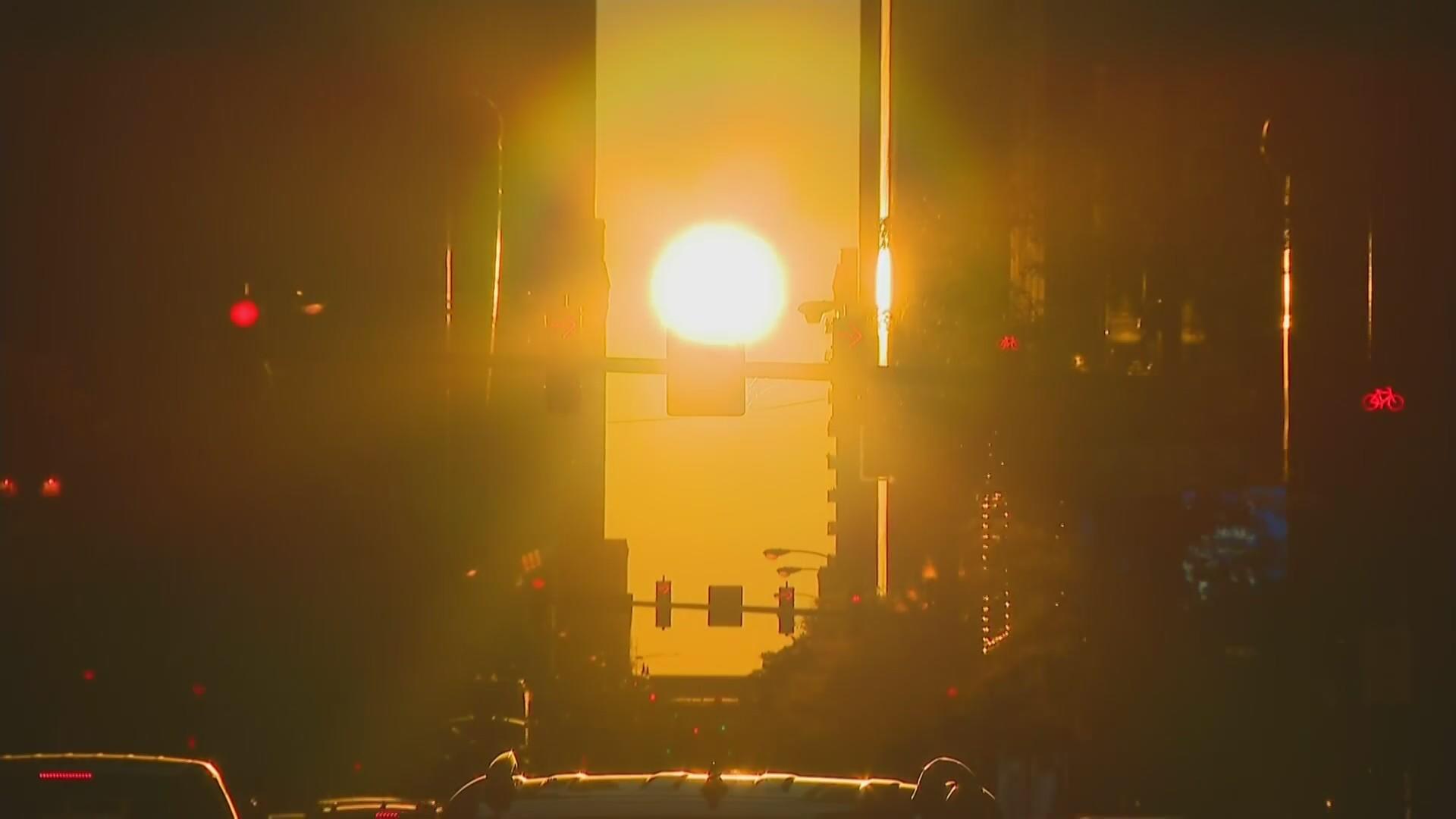 Here's when you can see the Chicagohenge on Monday - CBS Chicago