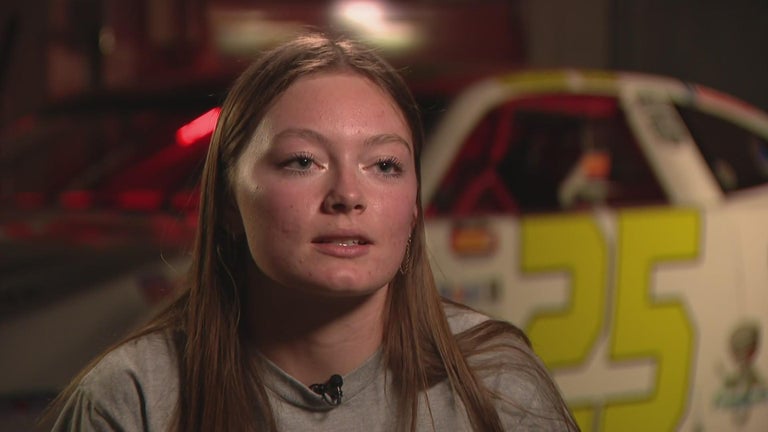 McHenry teen holds her own in male-dominated sport - CBS Chicago