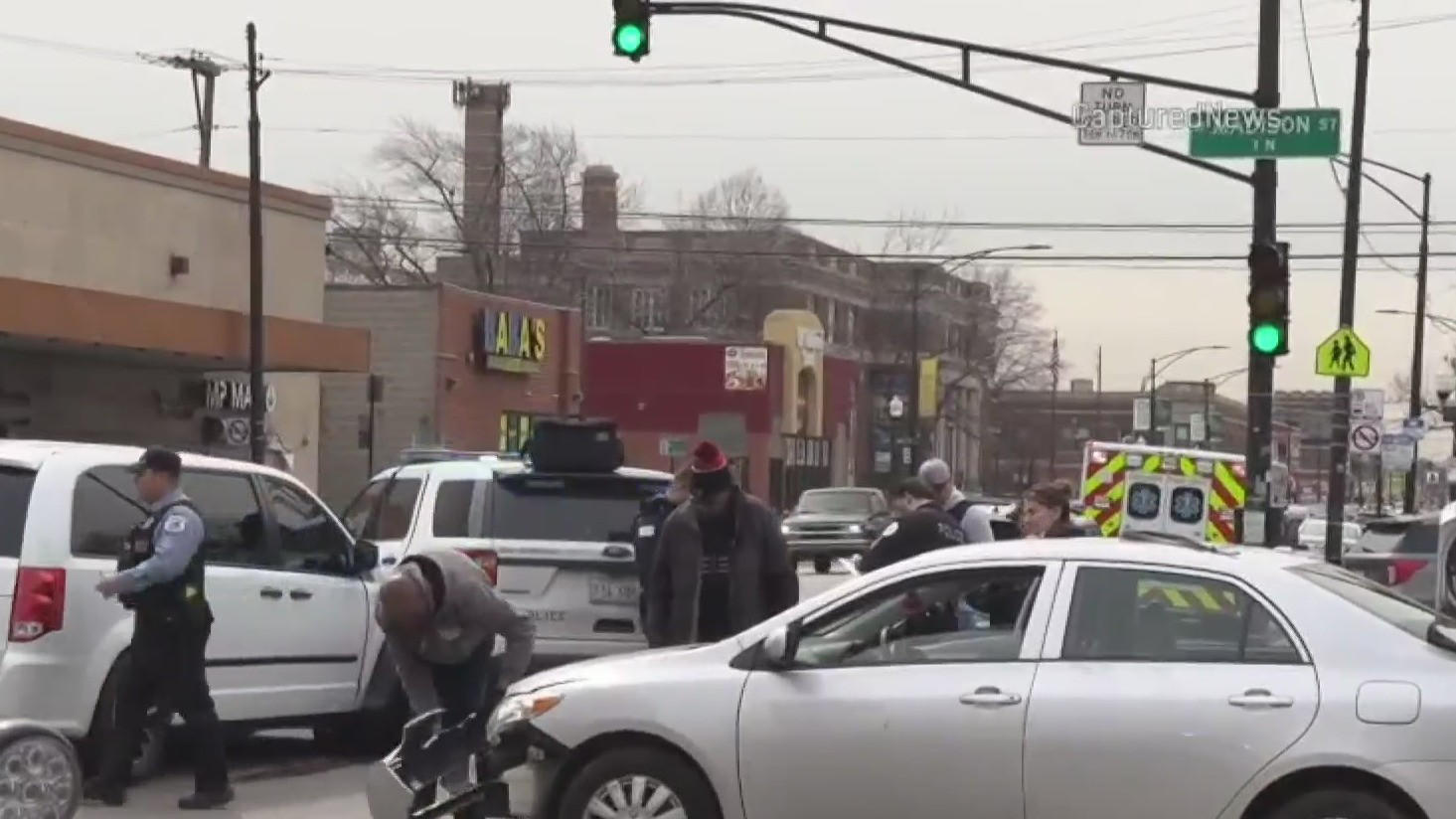 Chicago Police squad car involved in crash on West Side - CBS Chicago