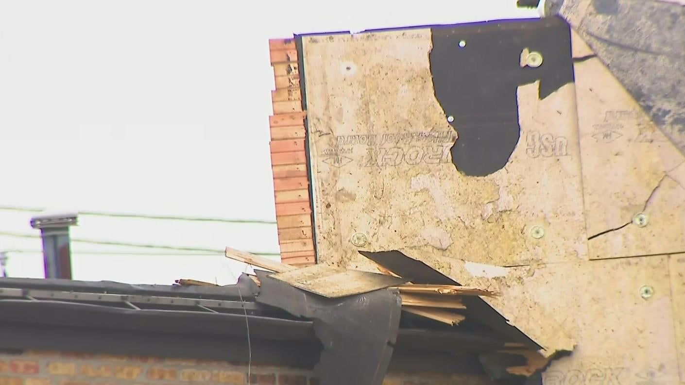 Strong winds from severe storms damage roofs in Chicago - CBS Chicago