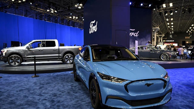 4 in 10 U.S. adults say next vehicle may be electric, poll finds - CBS News
