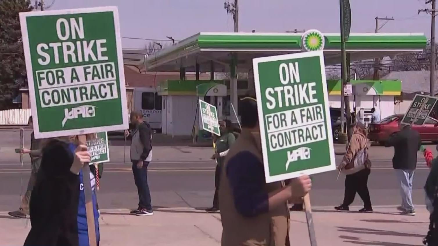 Chicago State staffers on strike say admin won't cooperate - CBS Chicago