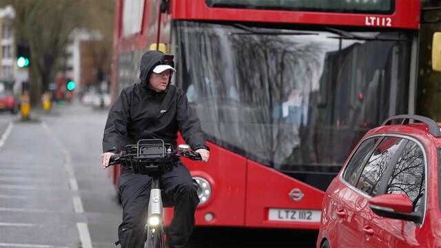 "Cycling Mikey" is every bad London driver's worst nightmare - CBS News