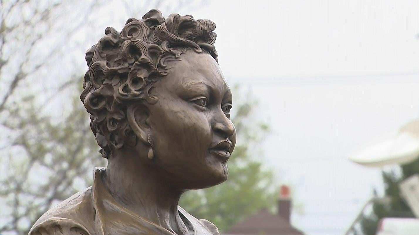 Mamie Till-Mobley statue unveiled at Argo Community High School - CBS ...