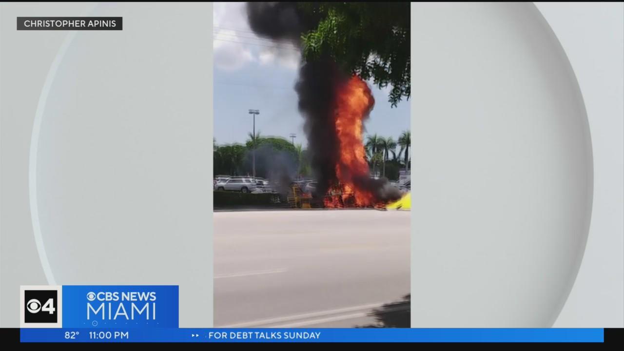 Banner plane pilot killed in fiery Hollywood crash - CBS Miami