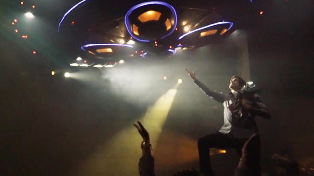 David Copperfield pulls back the curtain (slightly) - CBS News