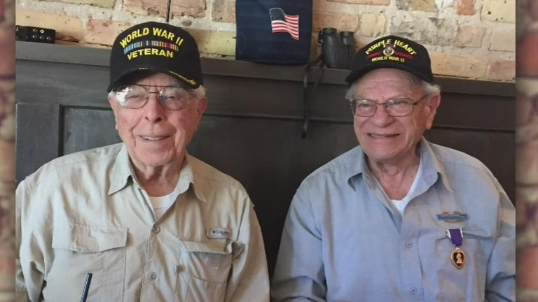 Pair of veterans closer than ever after 75 years - CBS Chicago
