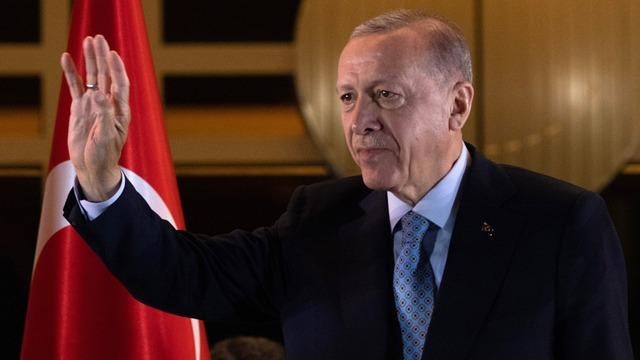 Turkey's President Erdogan wins runoff election, set to remain in power until 2028 - CBS News