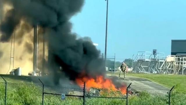 2 dead after plane crash in Mississippi - CBS News