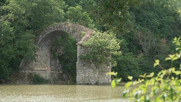 The "Mona Lisa bridge" mystery: Has the world's most famous painting ...