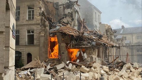 Dozens injured by gas explosion at building in central Paris - CBS News