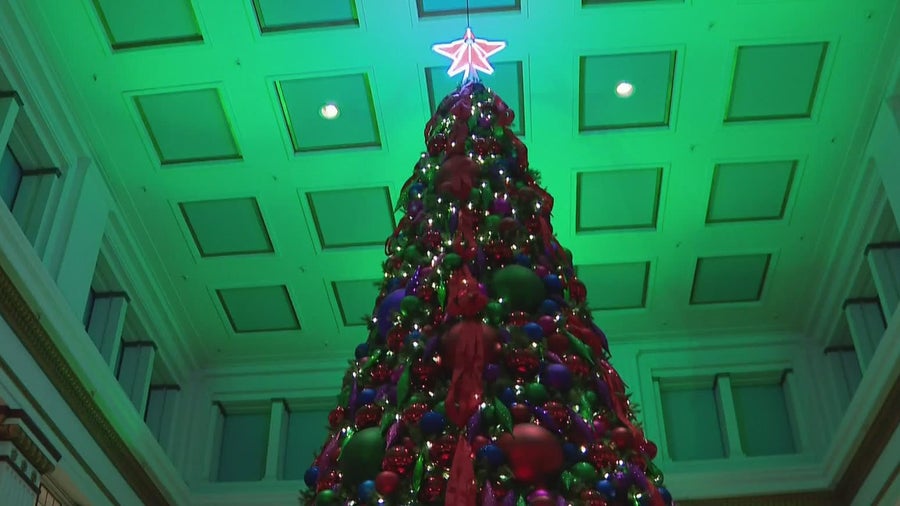 Macy's Walnut Room hosting Christmas in July celebration - CBS Chicago