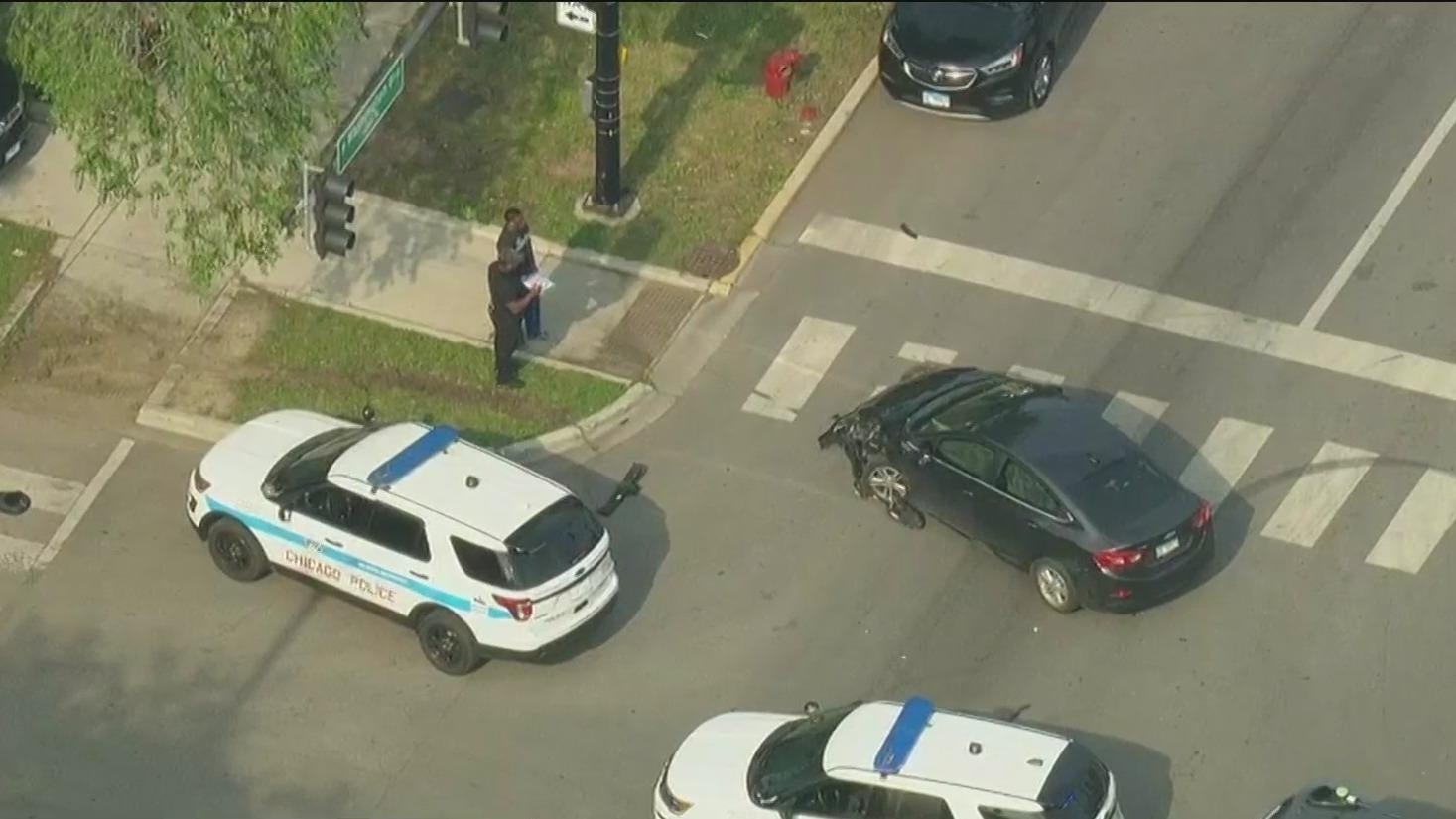 Carjacking leads to police chase, crash in West Garfield Park - CBS Chicago